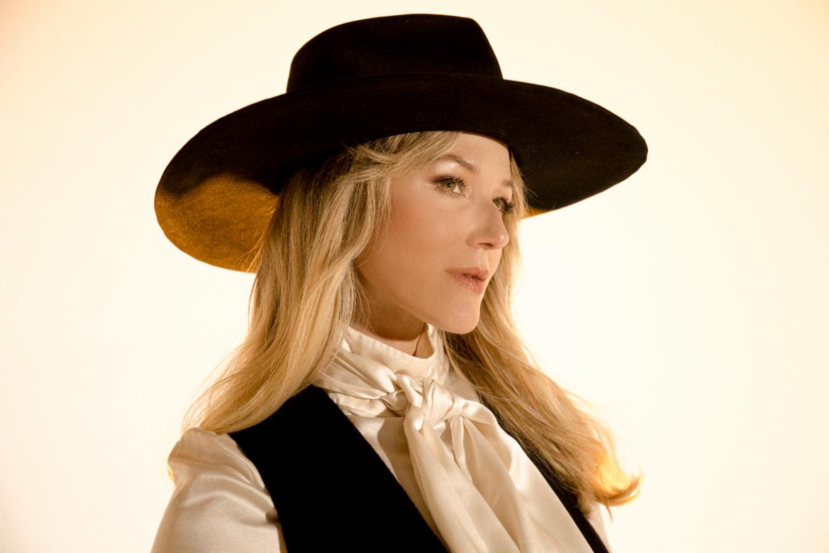 Jewel Performs Signature Hit “Hands” with Son Kase for ‘The Masked ...