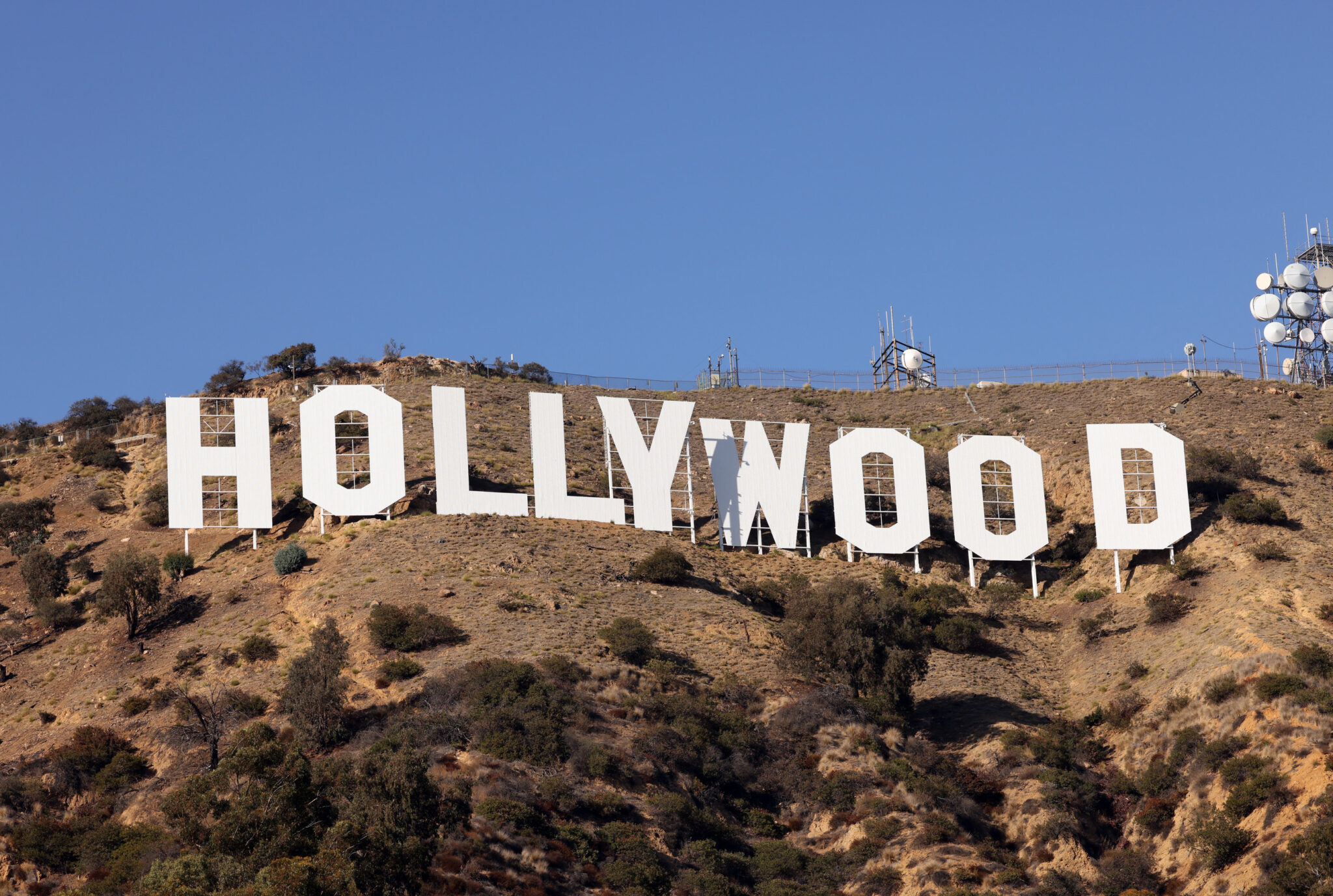 Sherwin-William and Hollywood Sign Trust Complete Makeover of Iconic ...