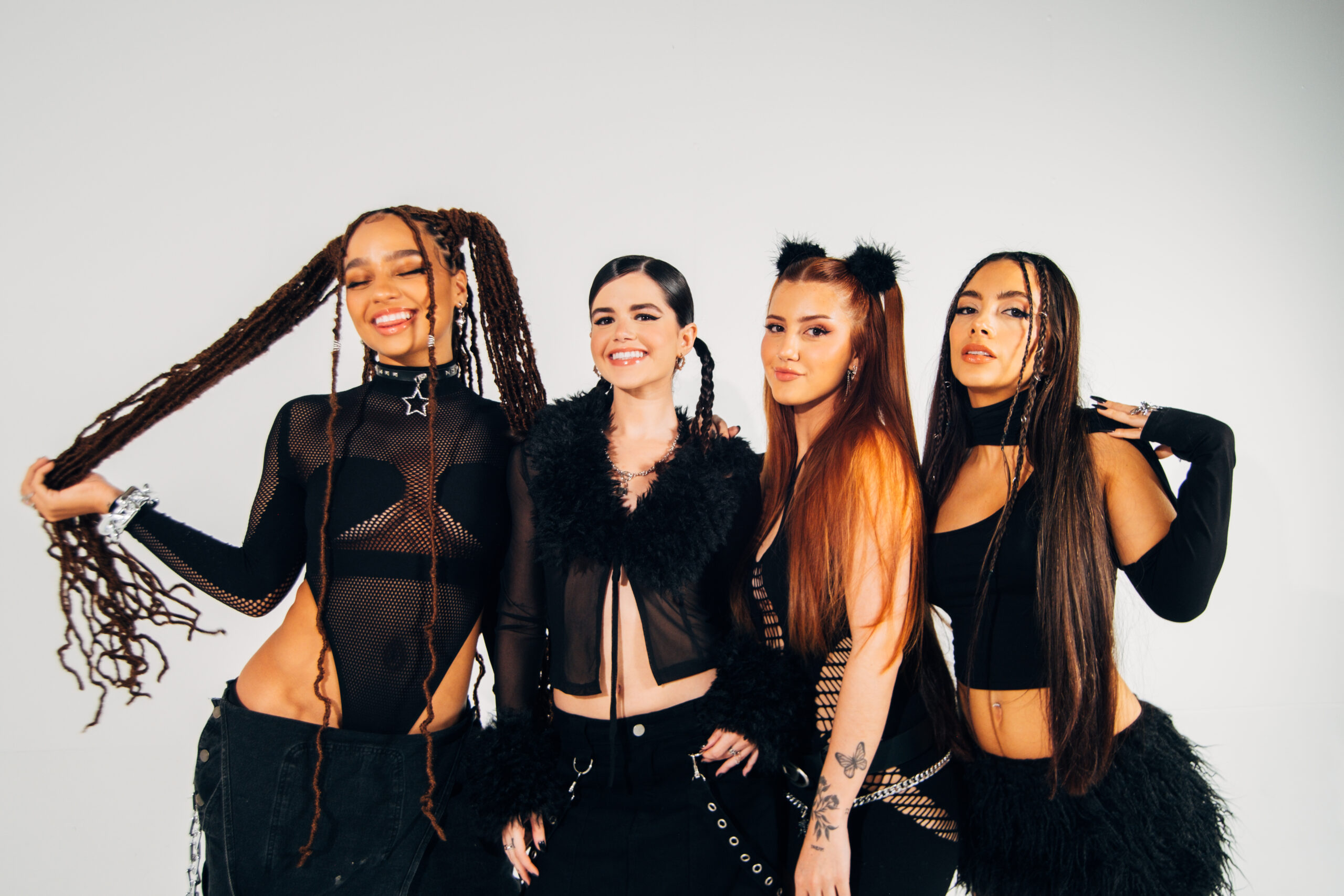 Angel22 Have a Sultry Pijama Party in the Video for "Anillo ...