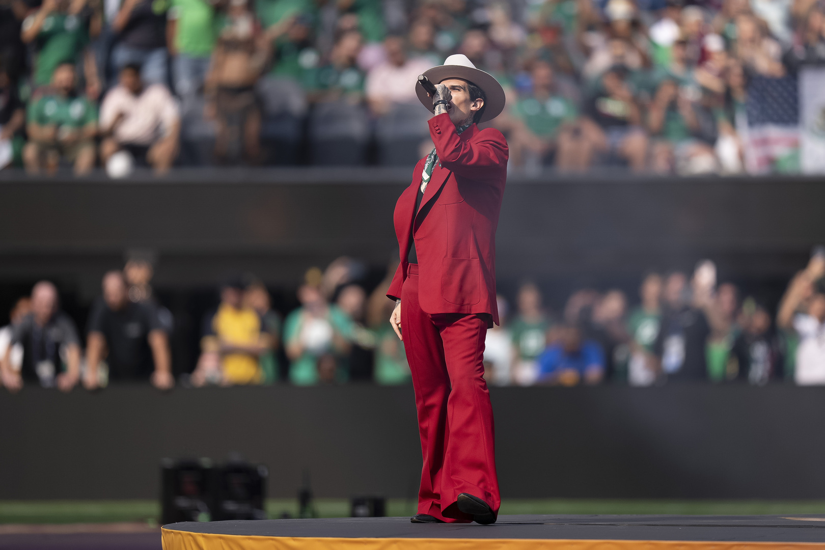 Adriel Favela participa en la ceremonia de apertura de la gran final de ...